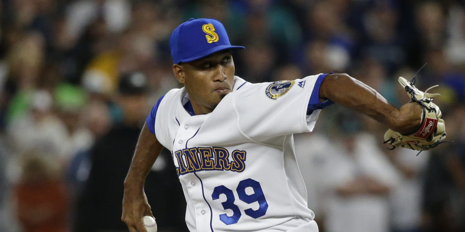 Mariners closer Edwin Diaz strike out side