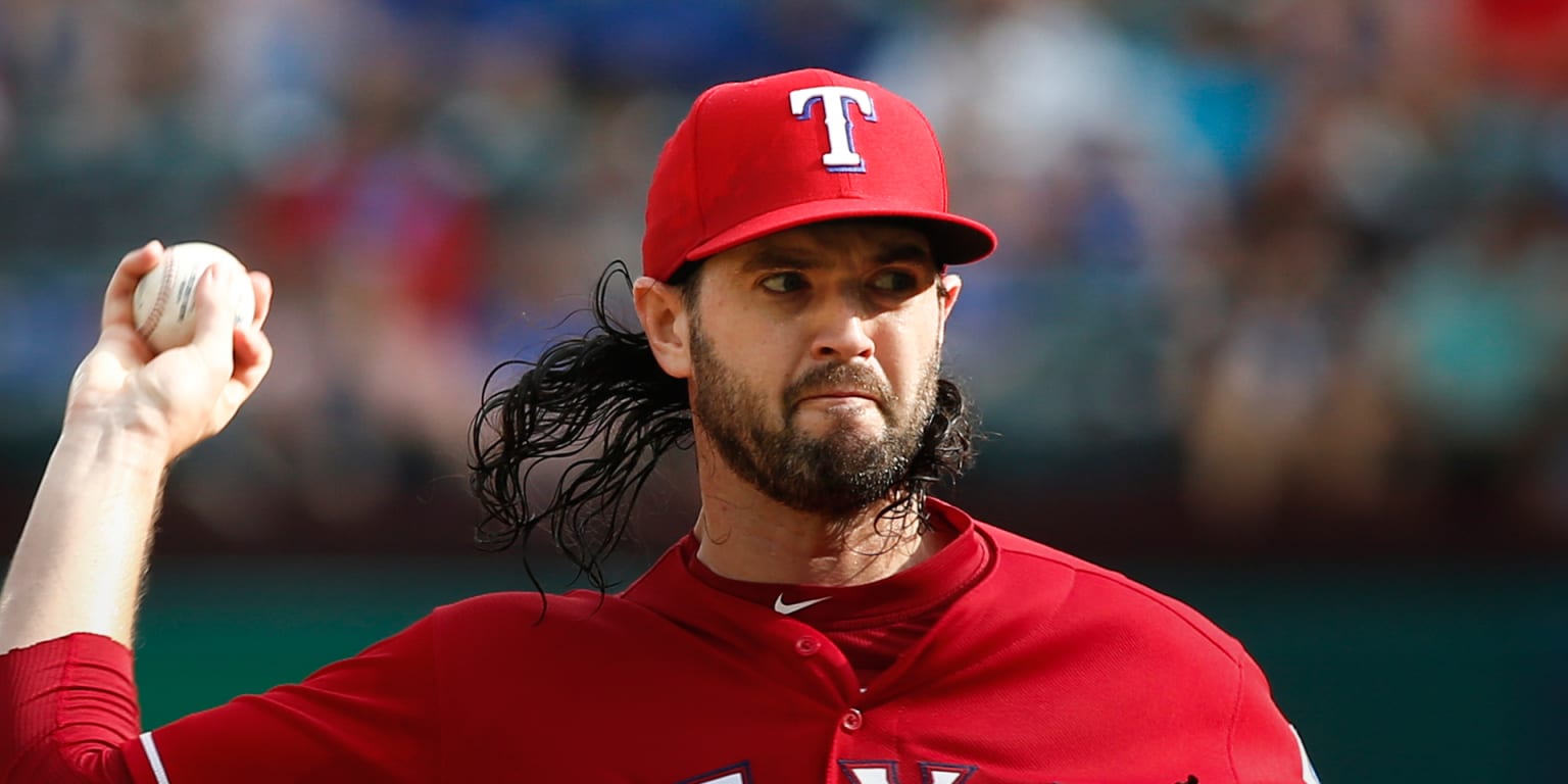 Rangers deal reliever Cory Gearrin to A's