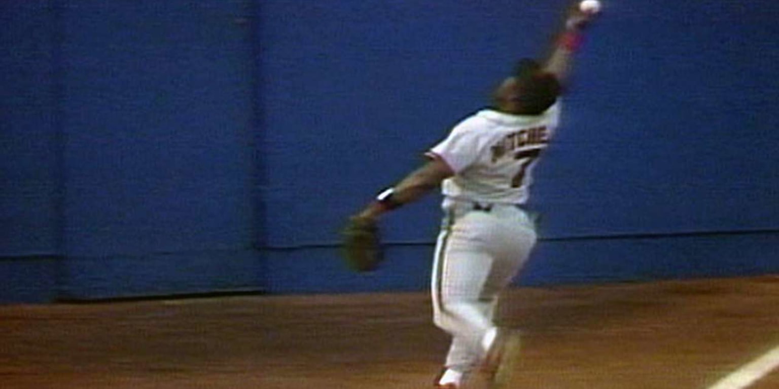 It is time to remember the time Giants outfielder Kevin Mitchell caught ...