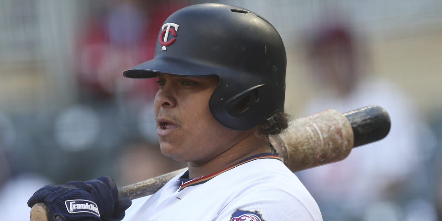 Willians Astudillo puts on BP show for Twins