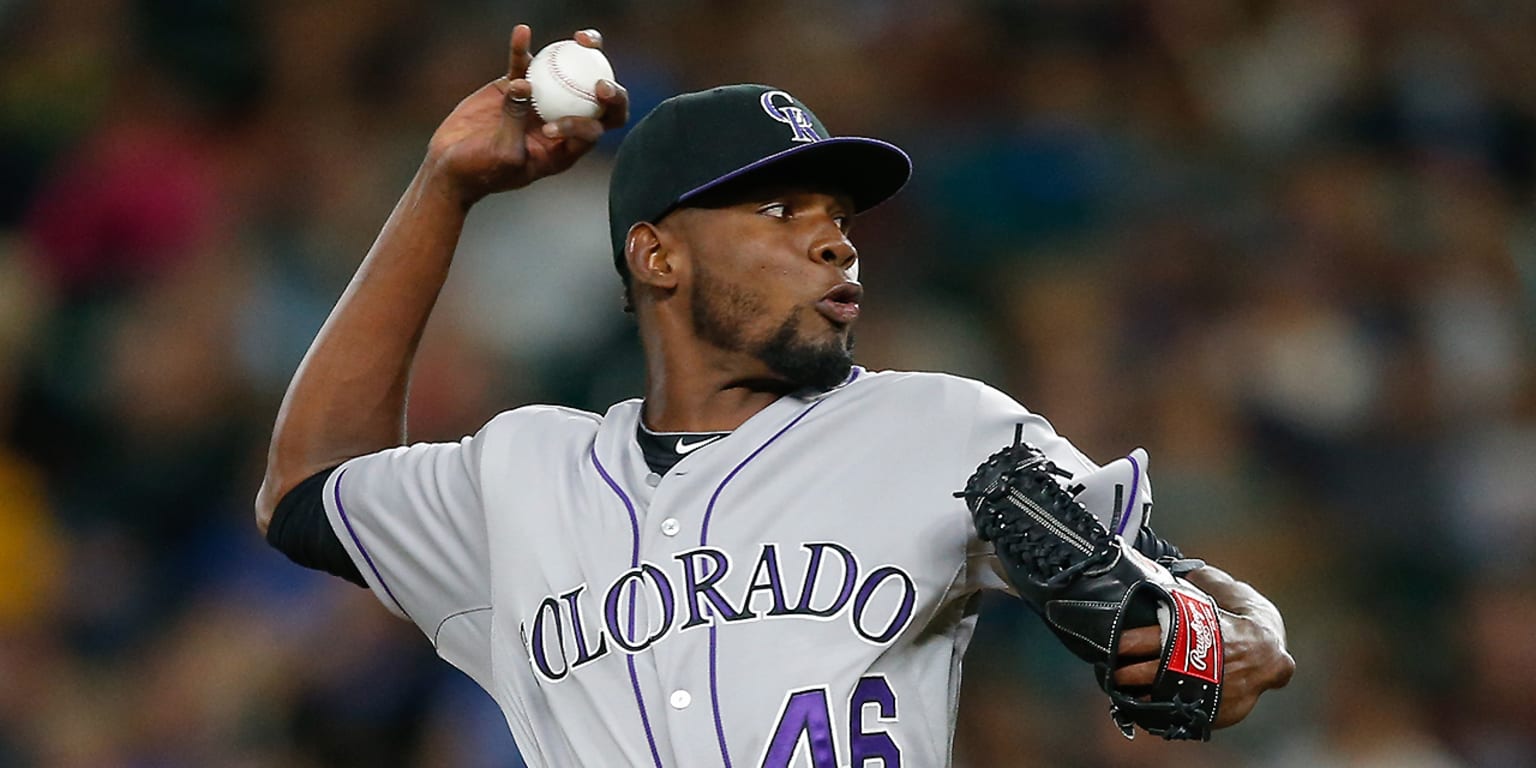 Rockies prospect Miguel Castro throws