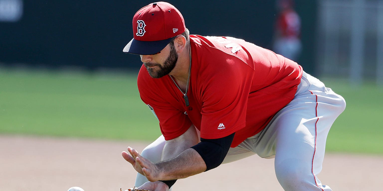 Red Sox Mitch Moreland working with specialist