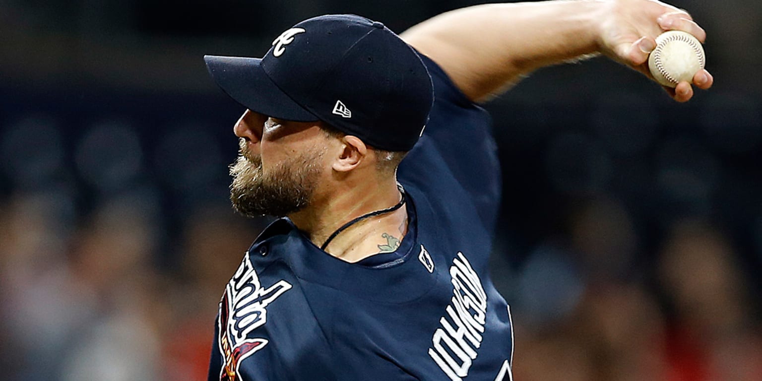 Braves trade reliever Jim Johnson to Angels