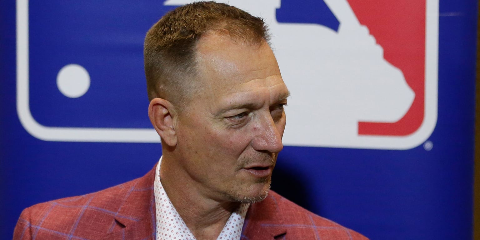 Jeff Banister hired by Pirates front office
