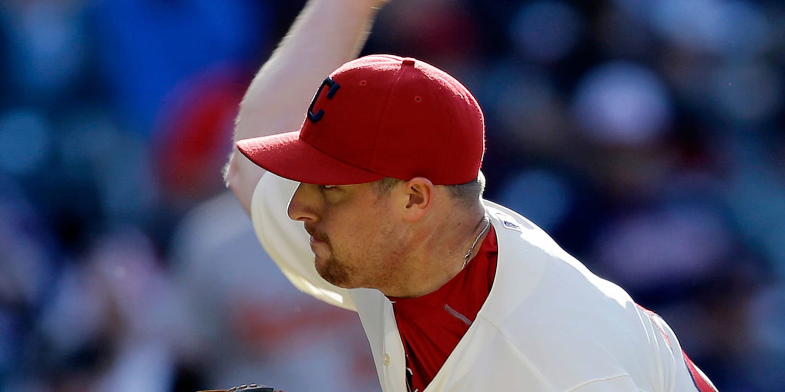 Indians, Bryan Shaw agree to deal