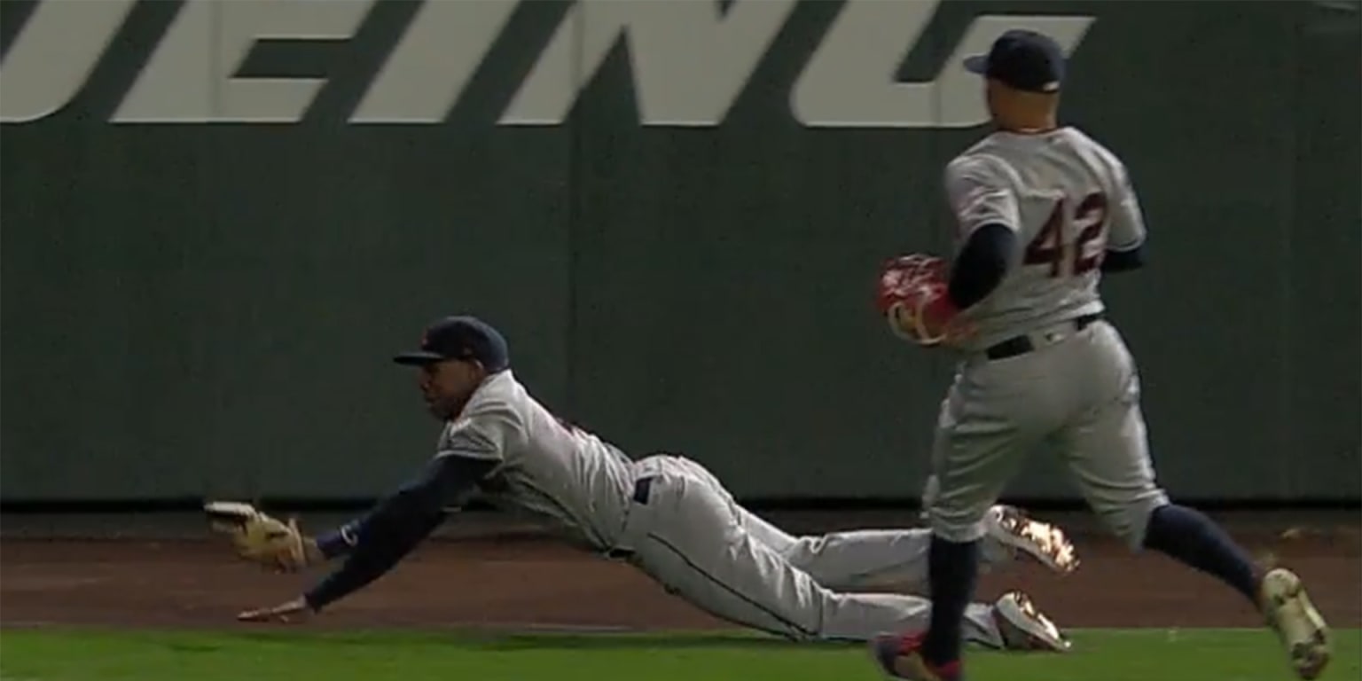 Greg Allen makes amazing catch for Indians