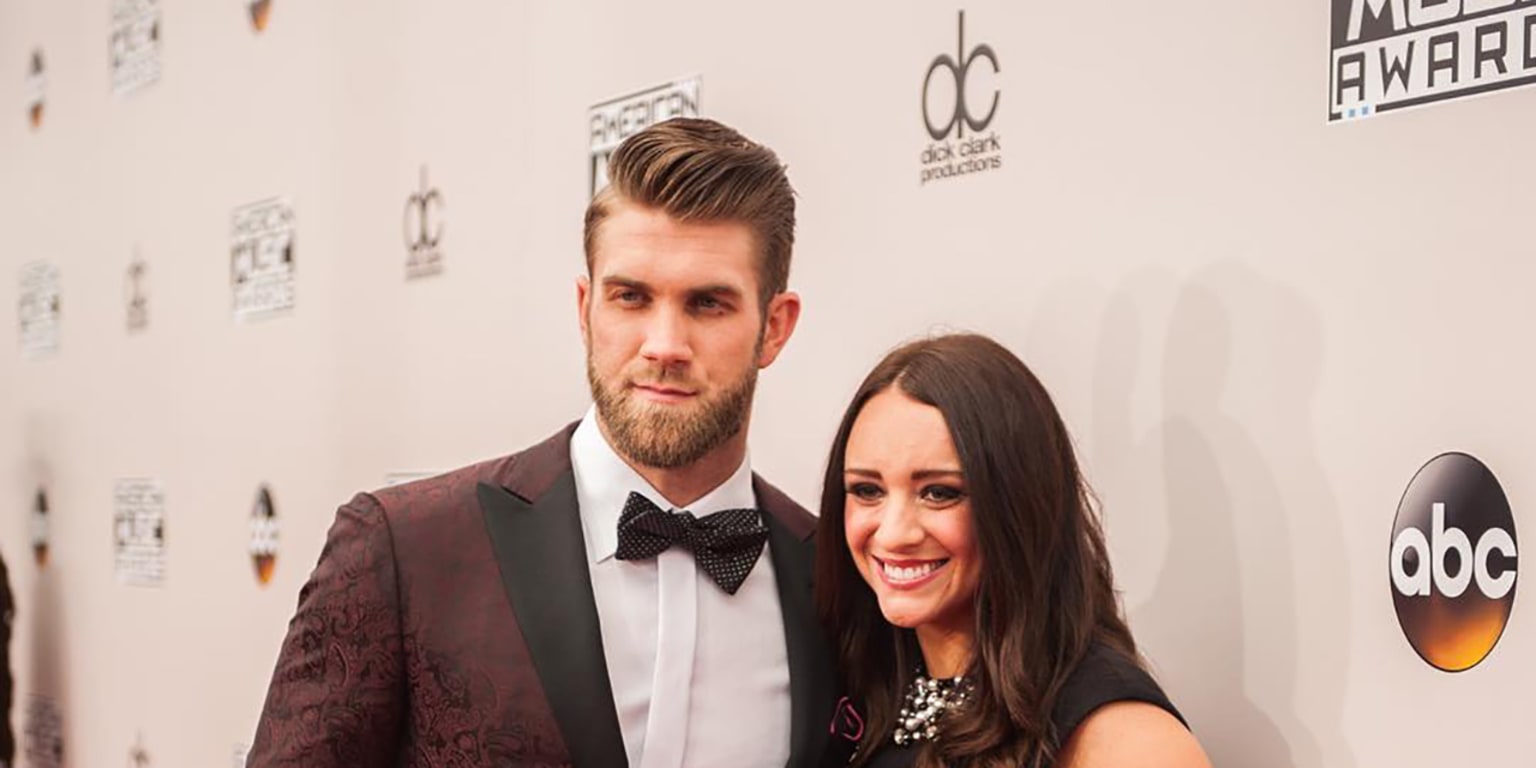 Bryce Harper presented at the American Music Awards in an extremely ...