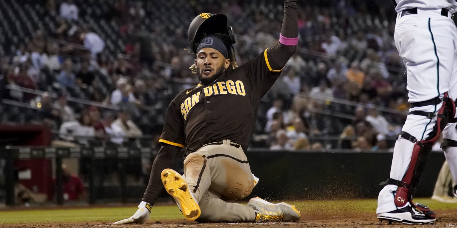 Padres lose to D-backs in series opener