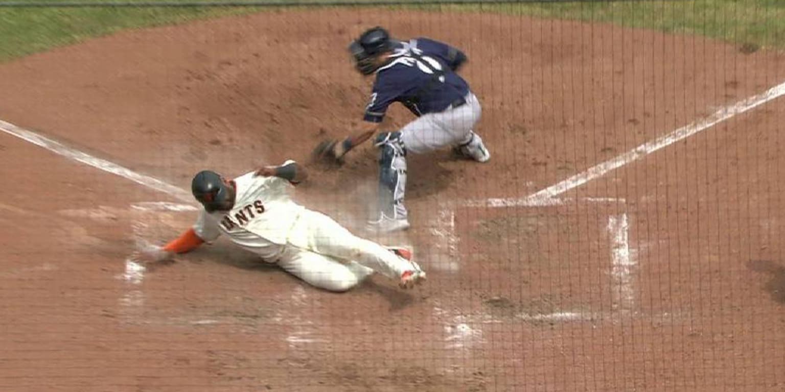 Pablo Sandoval leaves with hamstring injury