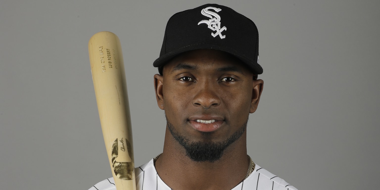 Luis Robert working to join White Sox outfield