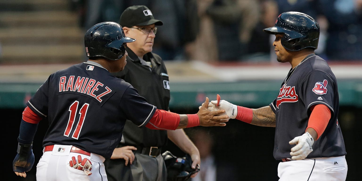 Indians put up 15 runs in win over Reds