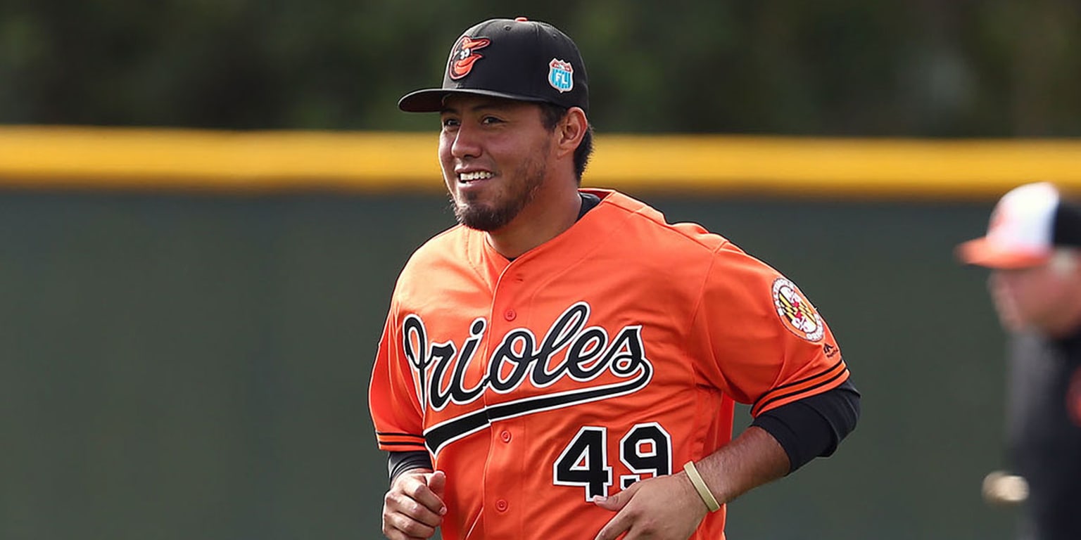 Yovani Gallardo makes Orioles debut