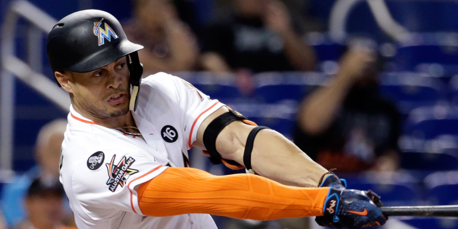 Giancarlo Stanton hits home run No. 56