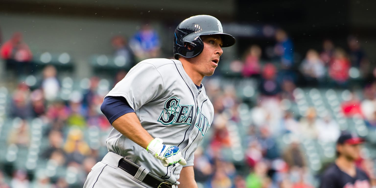 Steve Clevenger keys Seattle win over Indians