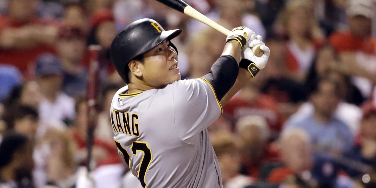 Jung Ho Kang hits two homers in Pirates return