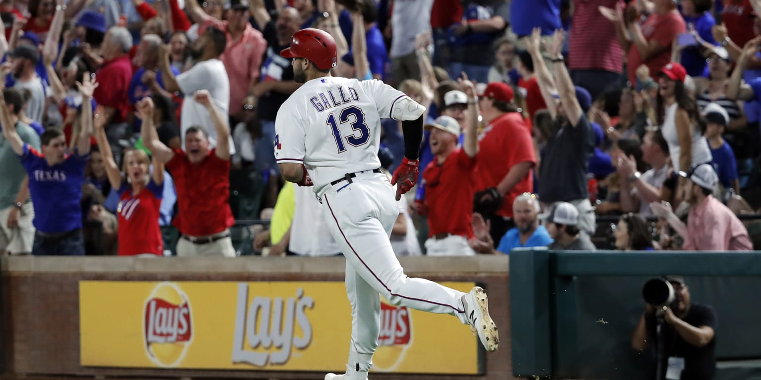 Rangers ride 6-run inning to beat Royals