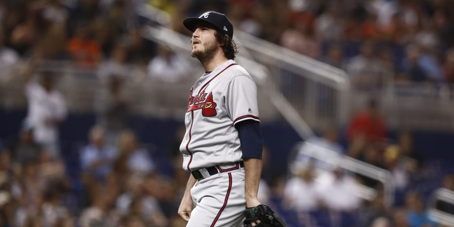 Braves lose to Marlins in extras
