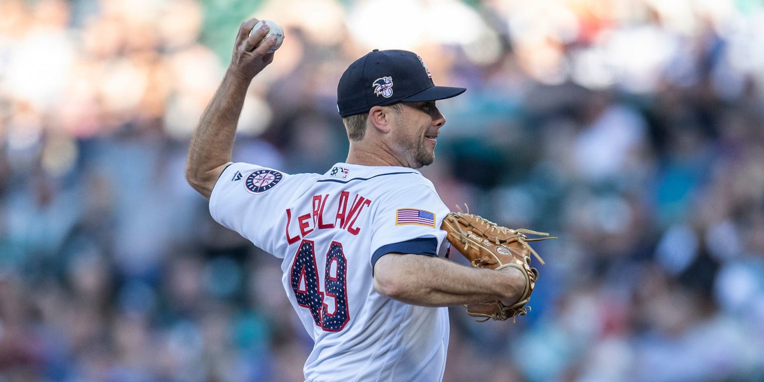 Wade LeBlanc leads Seattle to 8th straight win