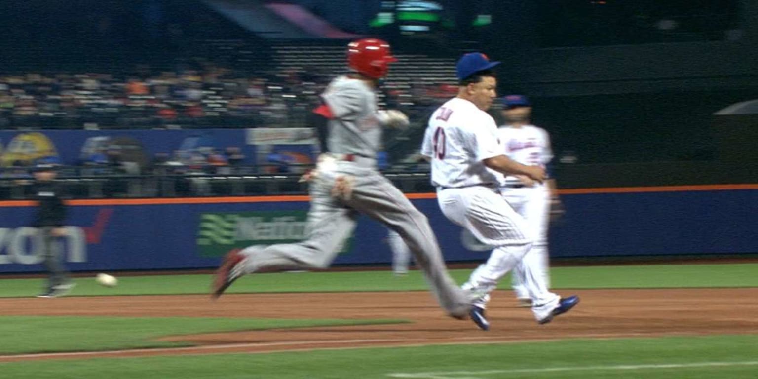 Bartolo Colon tries to beat Billy Hamilton to first base in race to end ...