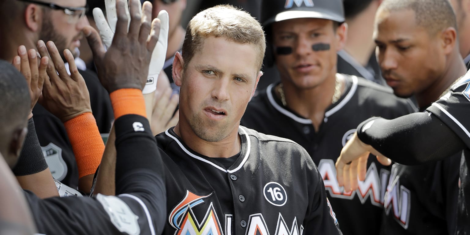 Marlins' Tyler Moore expected to get last spot
