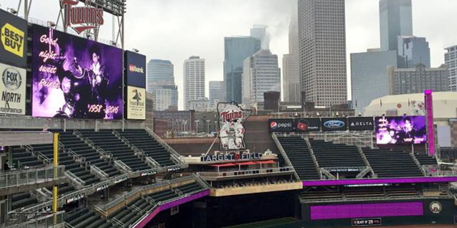 El Target Field se volvió morado para recordar a Prince