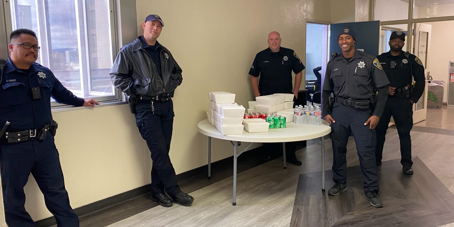 Liam Hendriks, wife Kristi, donate to Oakland Police Dept.