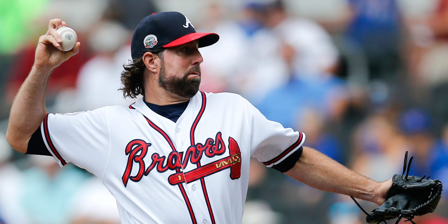 Braves RA Dickey records 2,000th career inning