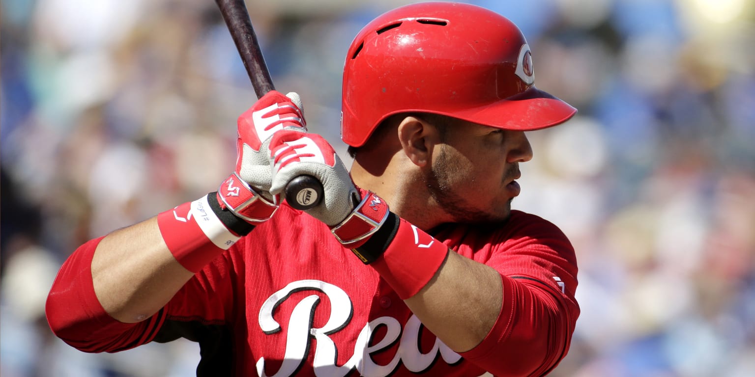 Eugenio Suarez taking over at third for Reds
