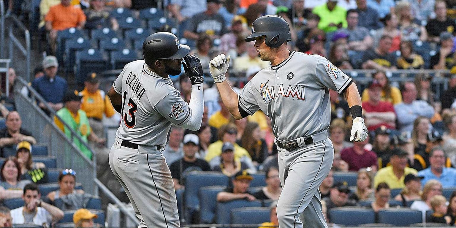 Tyler Moore homers twice, Marlins rout Pirates