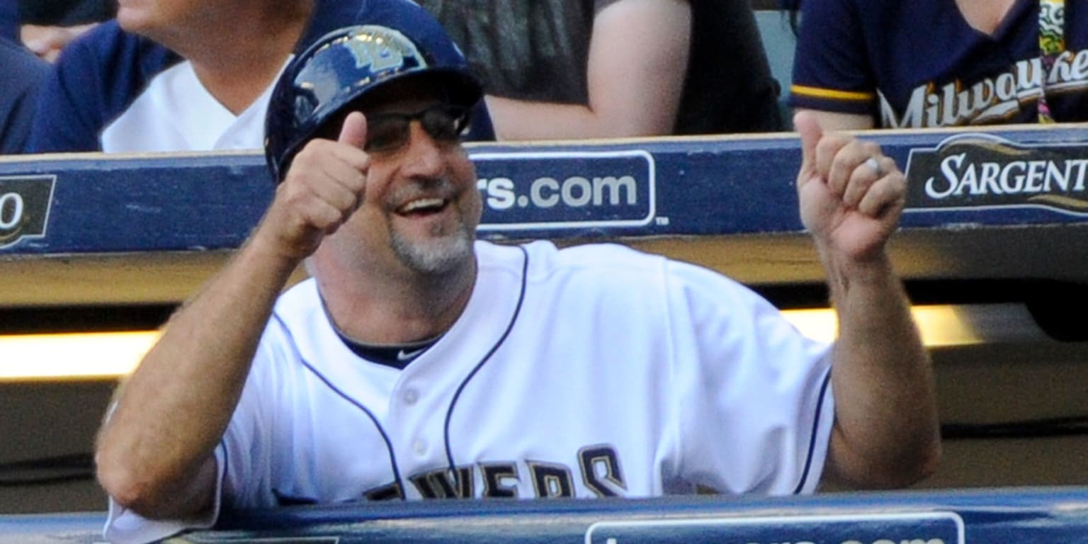 Brewers honor third-base coach Ed Sedar