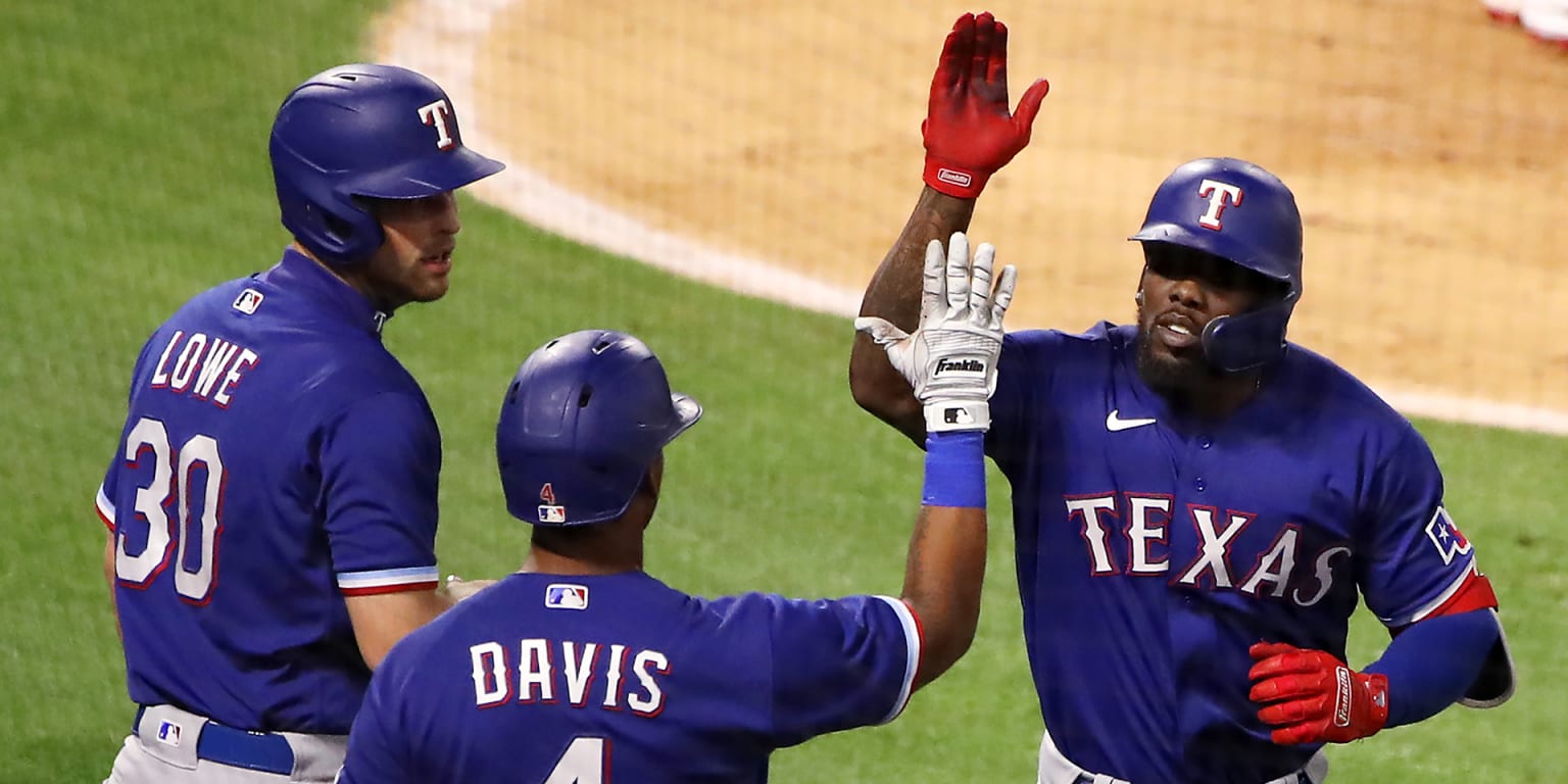Adolis García hits 15th home run