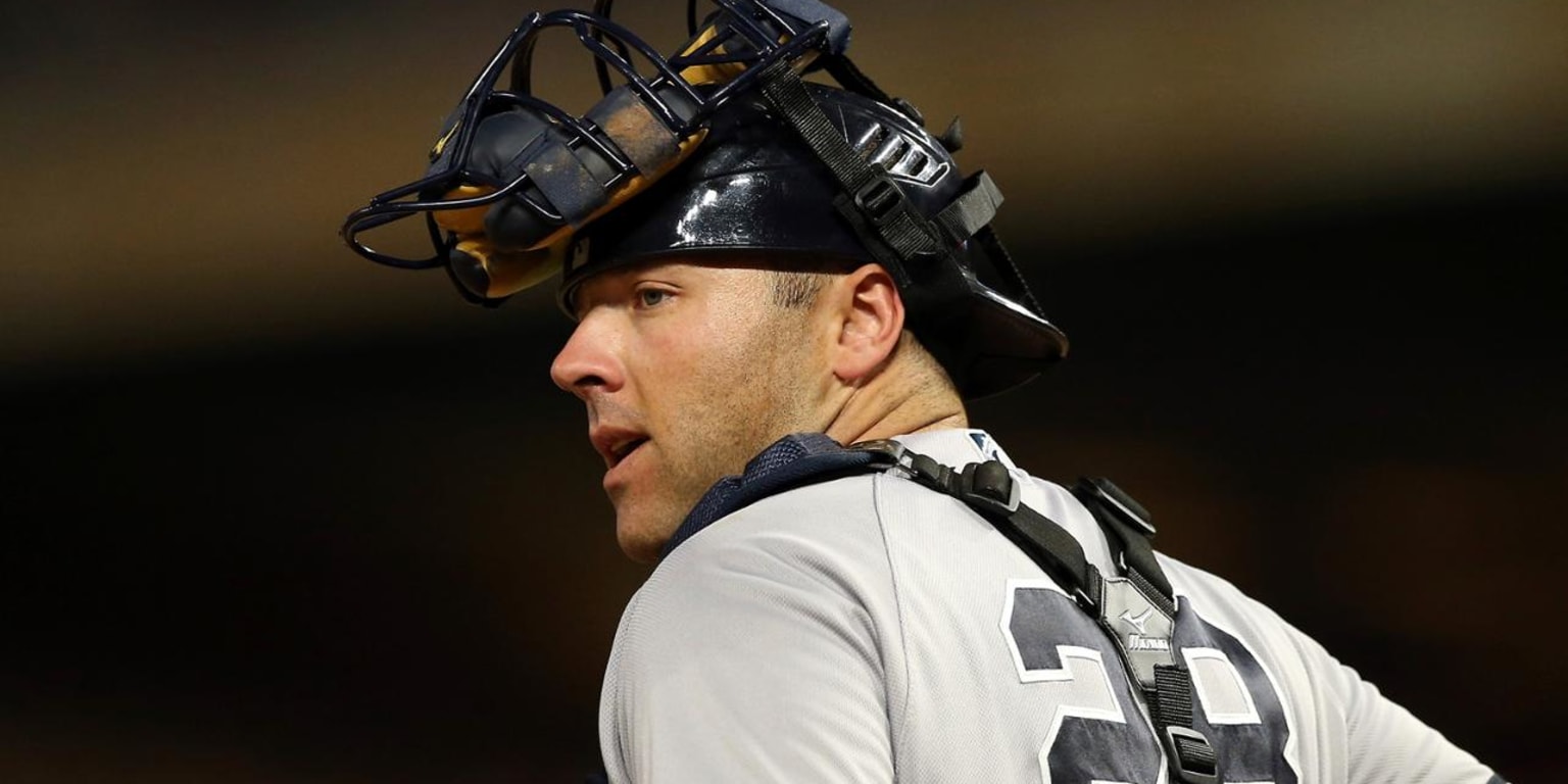 Austin Romine signs contract with Tigers