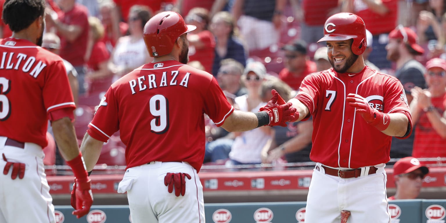 Reds score 7 in big 3rd inning, sweep Giants