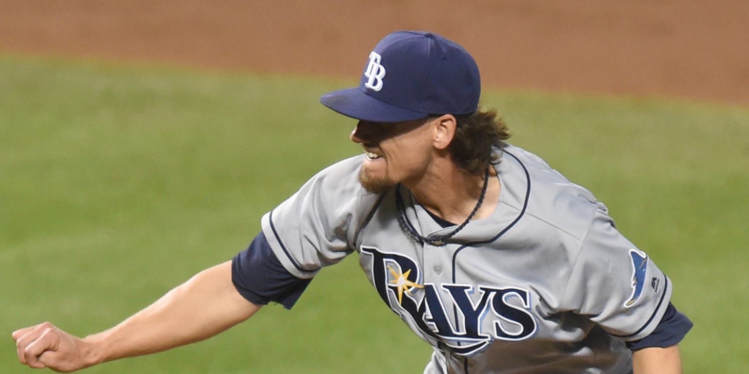 Danny Farquhar impresses in outfield during BP