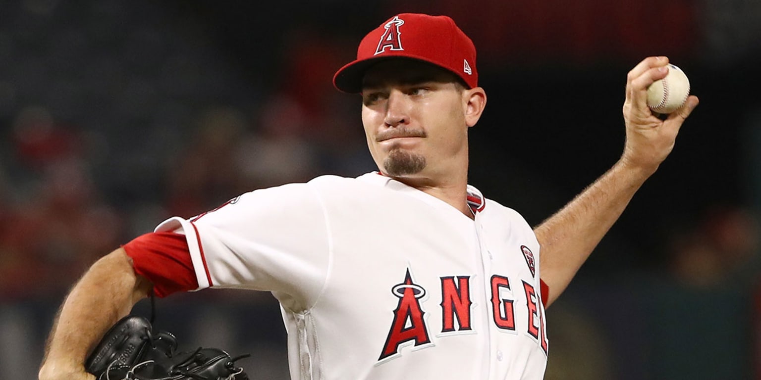 Angels' Andrew Heaney finds form, fans 10