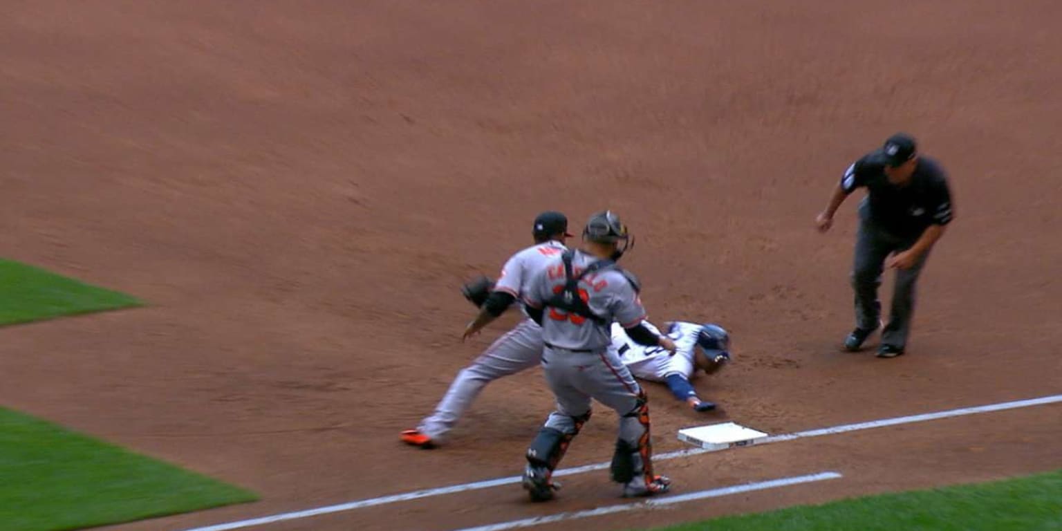 Keon Broxton became the second Brewer in three days to Houdini his way ...