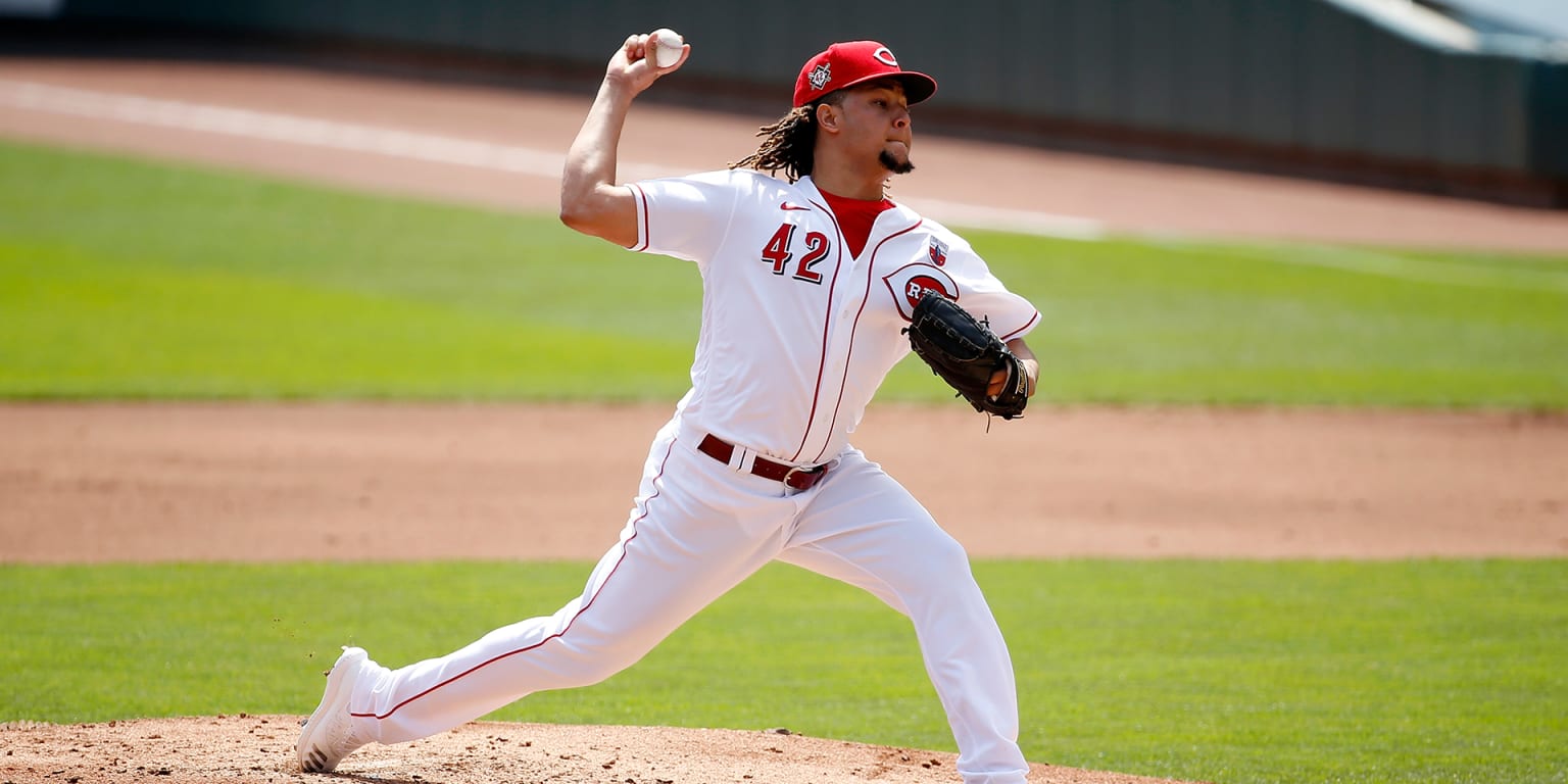 Luis Castillo gives up 3 home runs in loss to Cubs