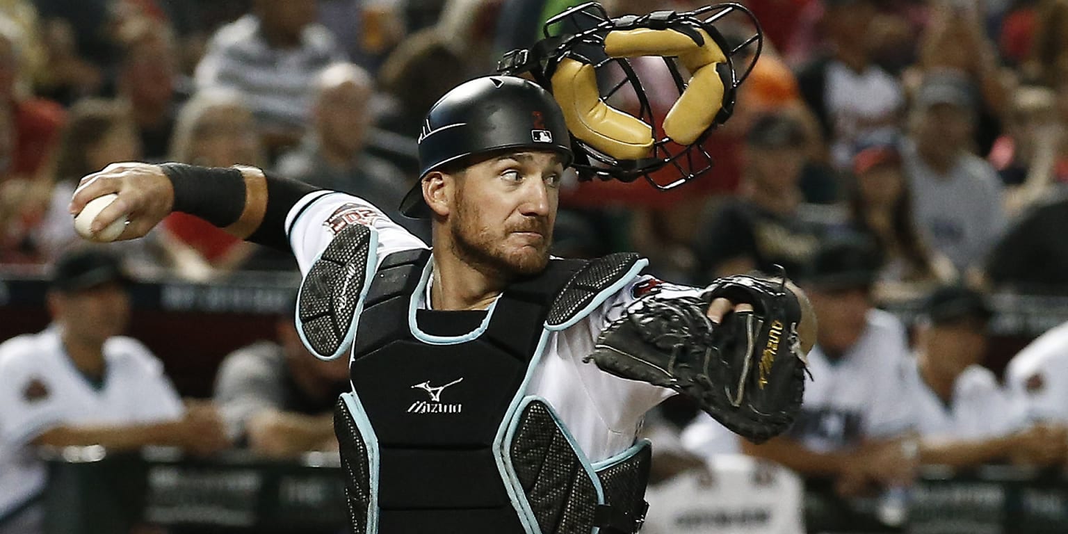 Rangers sign catcher Jeff Mathis