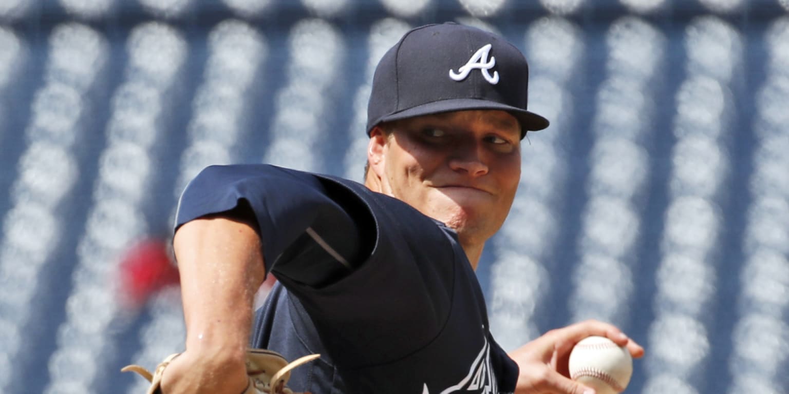Dodgers acquire Adam McCreery from Braves