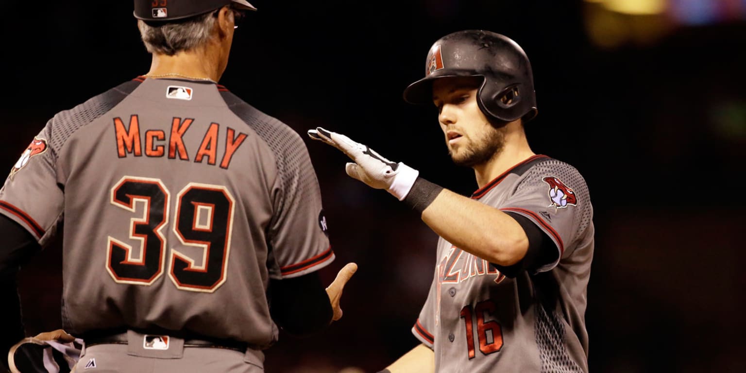 D-backs go on offensive, win opener vs. Cards