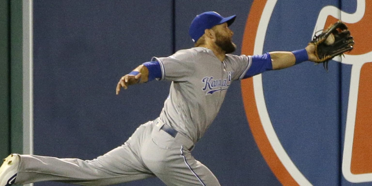 Royals Alex Gordon makes diving catch