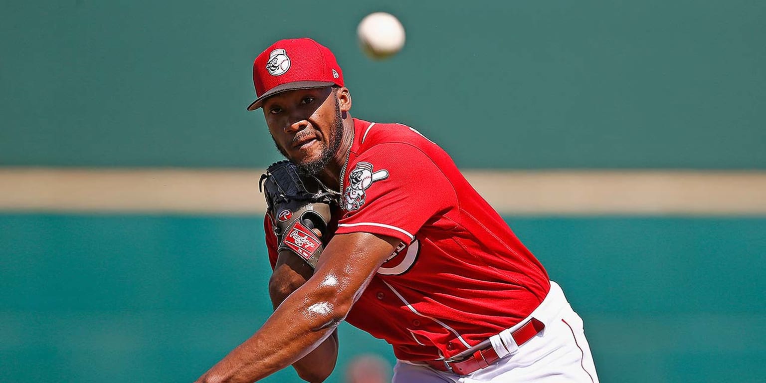 Reds Amir Garrett rises in return to baseball