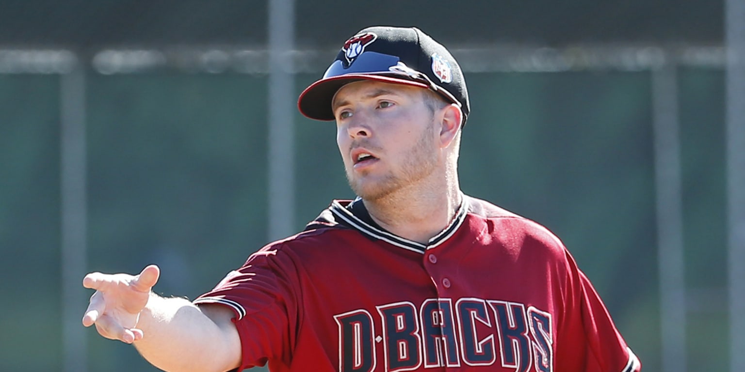 Arizona promotes pitcher Evan Marshall