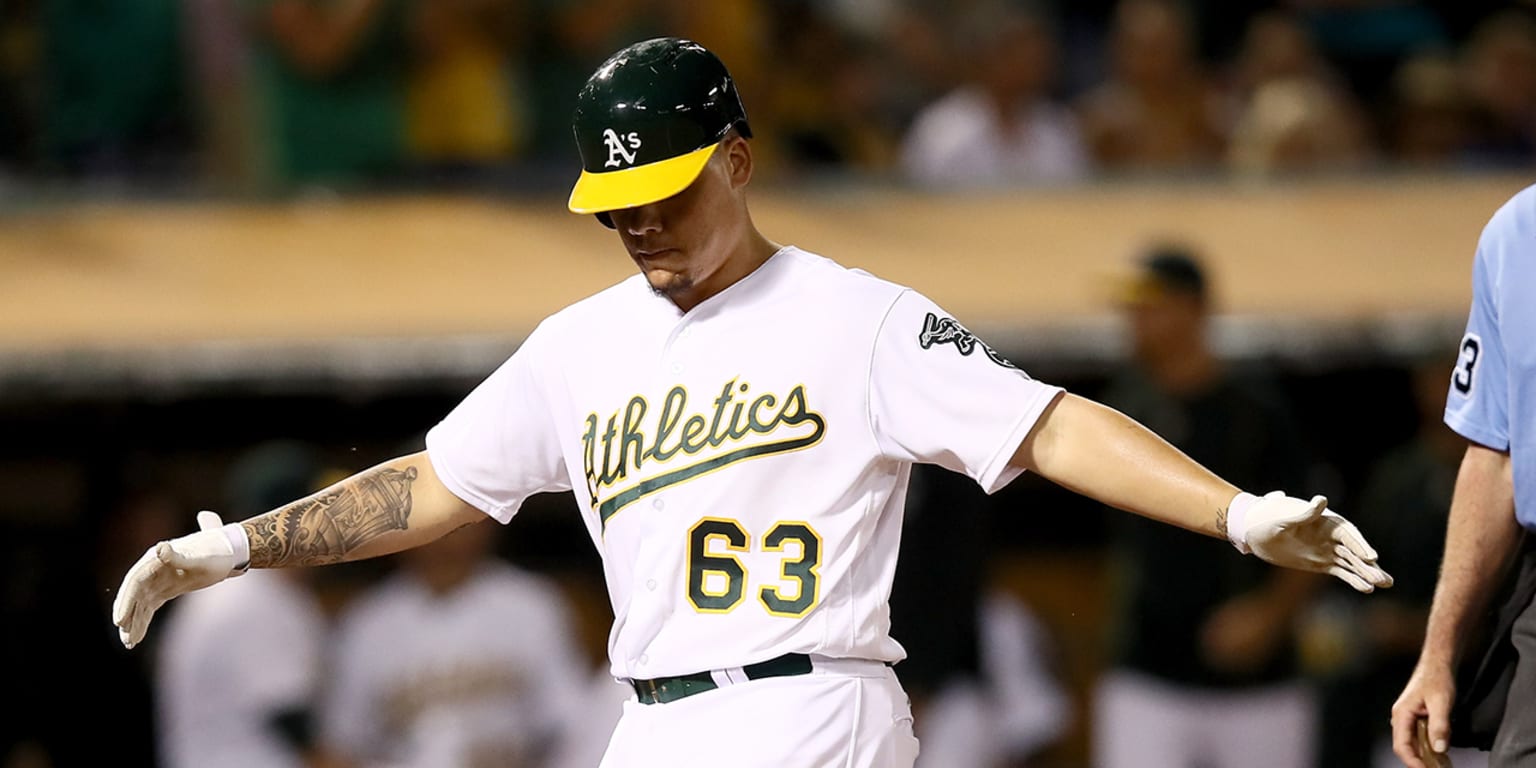 A's Maxwell hits first HR, shines on defense