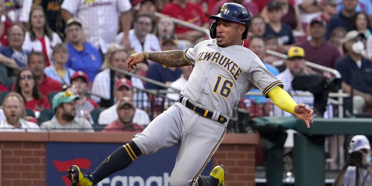 Brewers win series opener against rival Cardinals