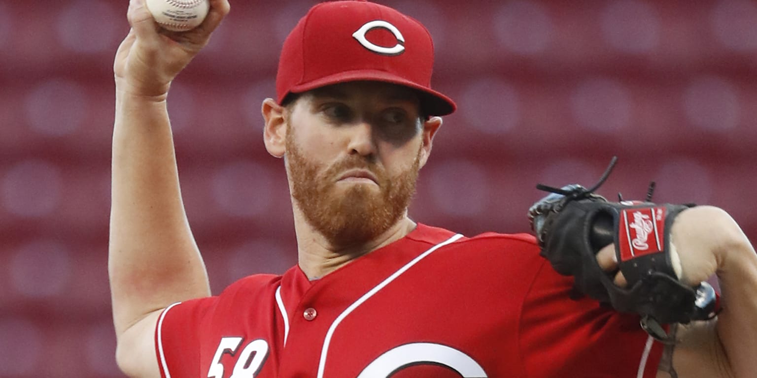 Marlins get right-hander Dan Straily from Reds