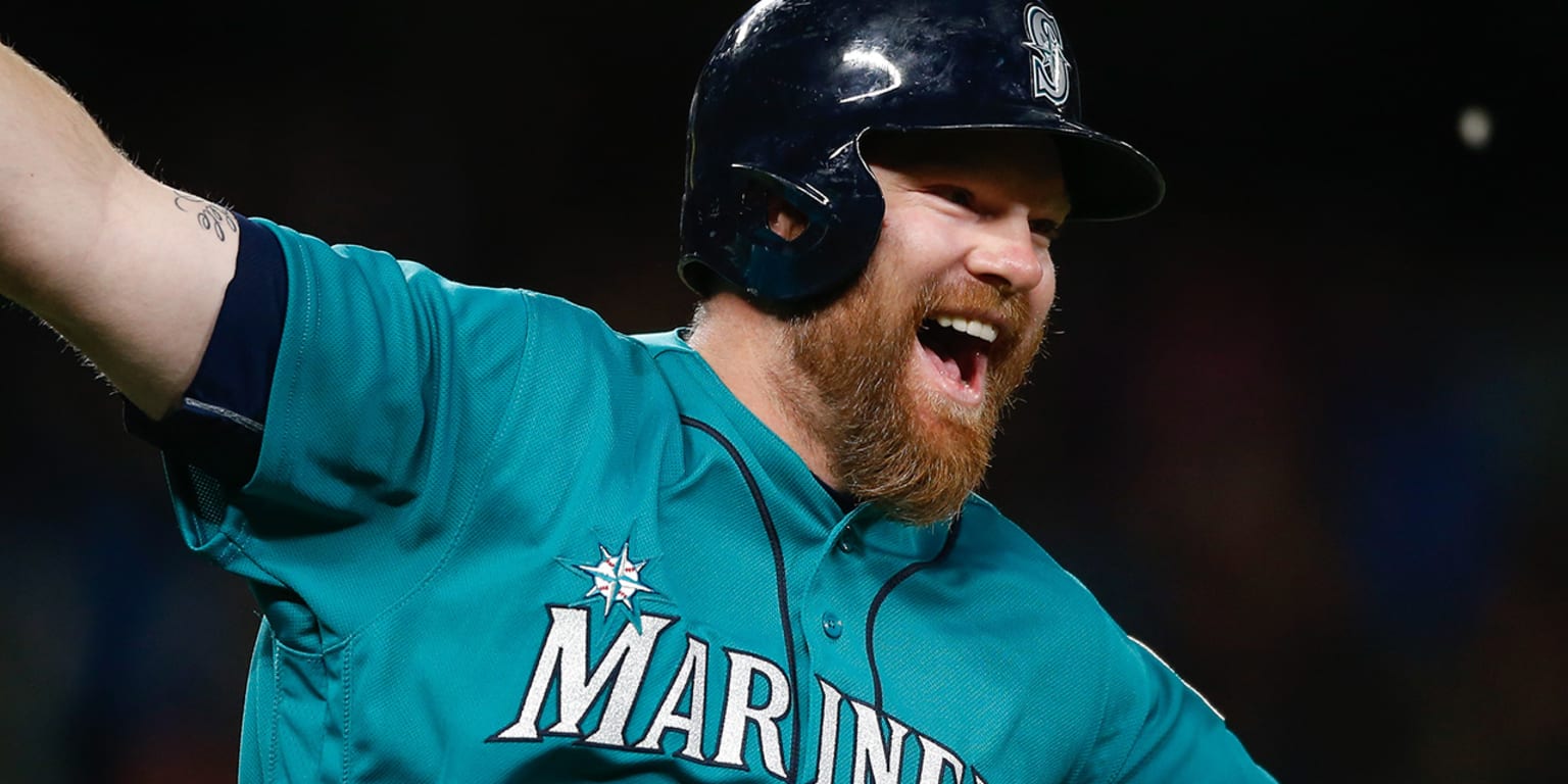 Mariners Adam Lind hits three-run walk-off HR