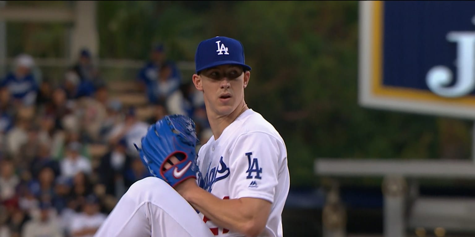 Buehler cumple, pero bullpen de Dodgers deja ir ventaja inicial