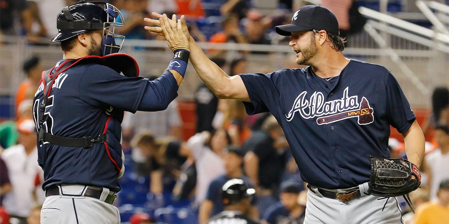 Braves' Jason Grilli gets first save of 2016