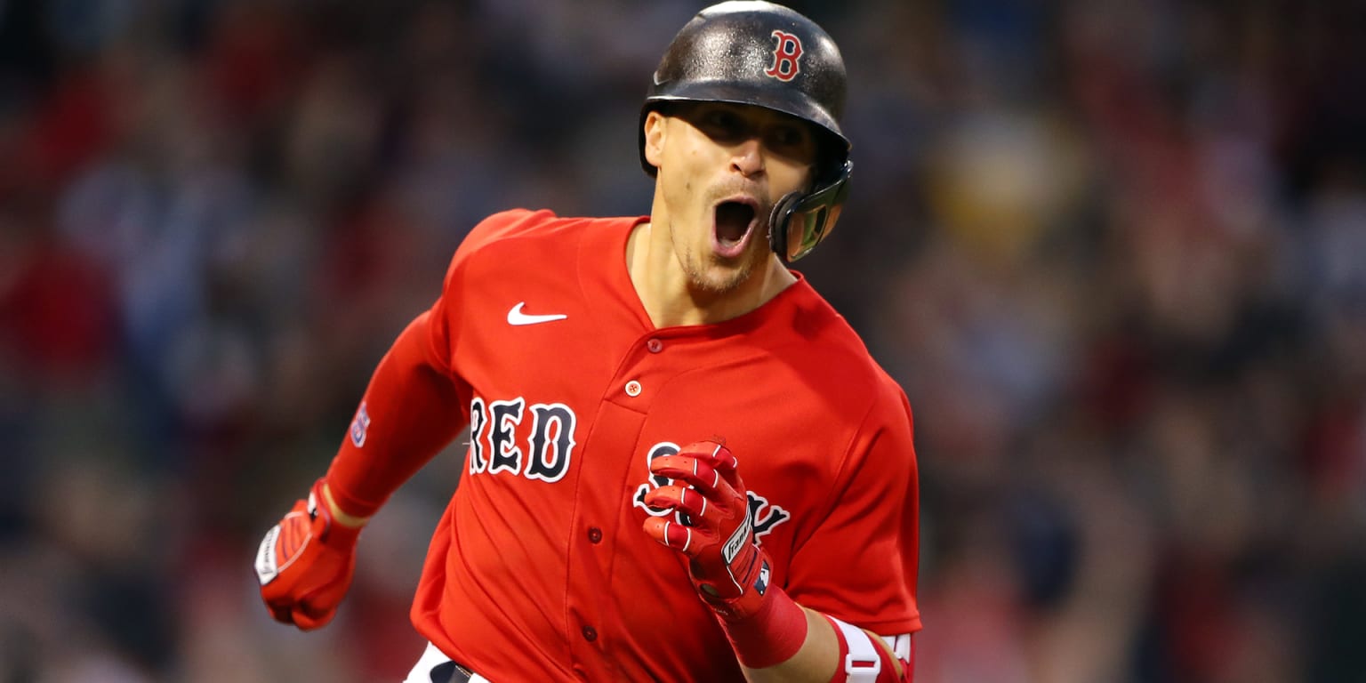 Hernández vuelve a lucirse en los playoffs